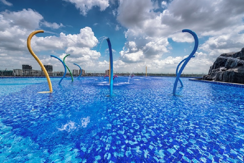 VINCOM PLAZA LONG BIEN - INFINITIVE POOL OPENED